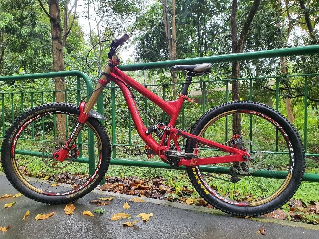 Polygon DH 2.0, Sports Equipment, Bicycles & Parts, Bicycles on Carousell