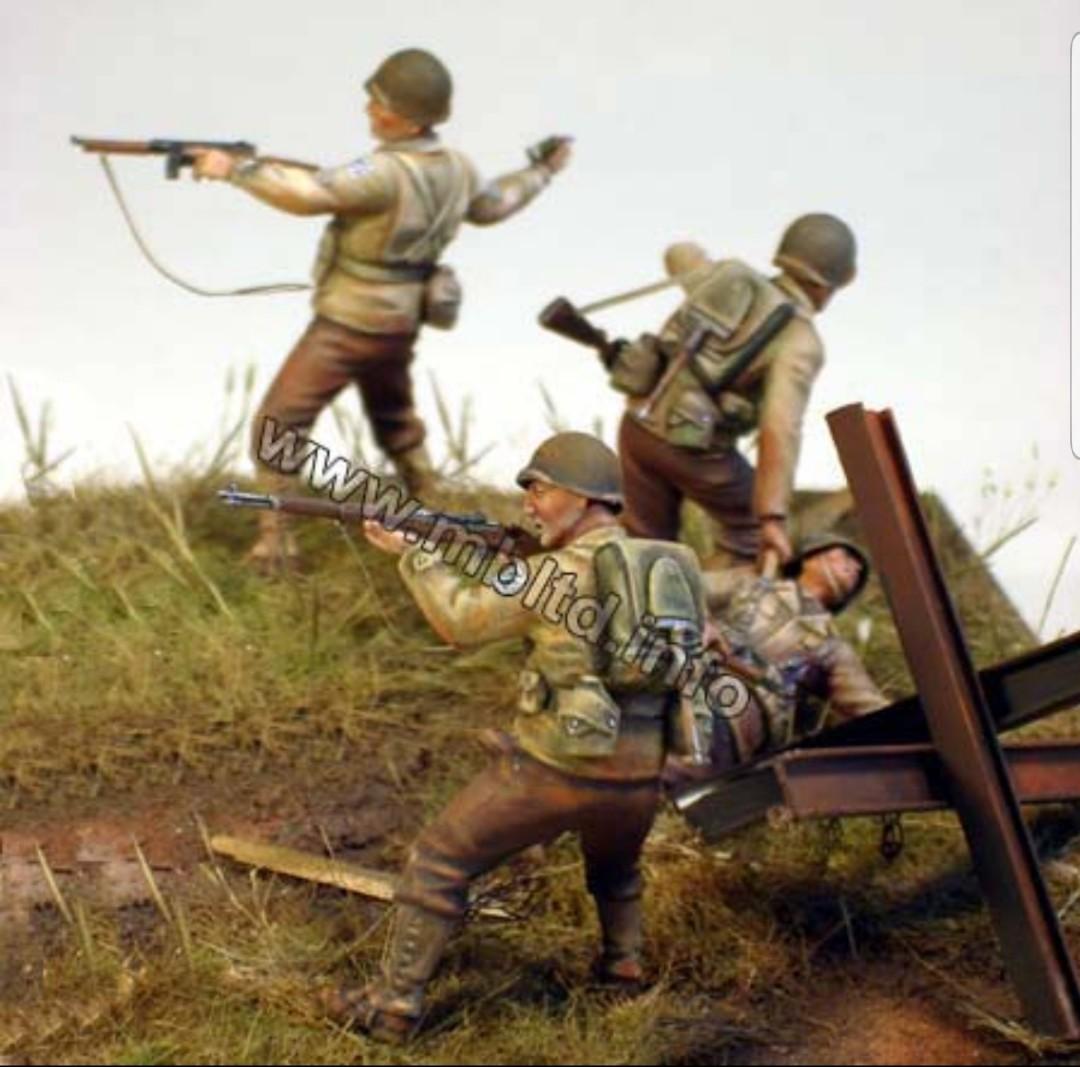 1/35 Master Box #3521 U.S. Infantry, July 1944 c/w 4 Figures (WWII 2nd ...