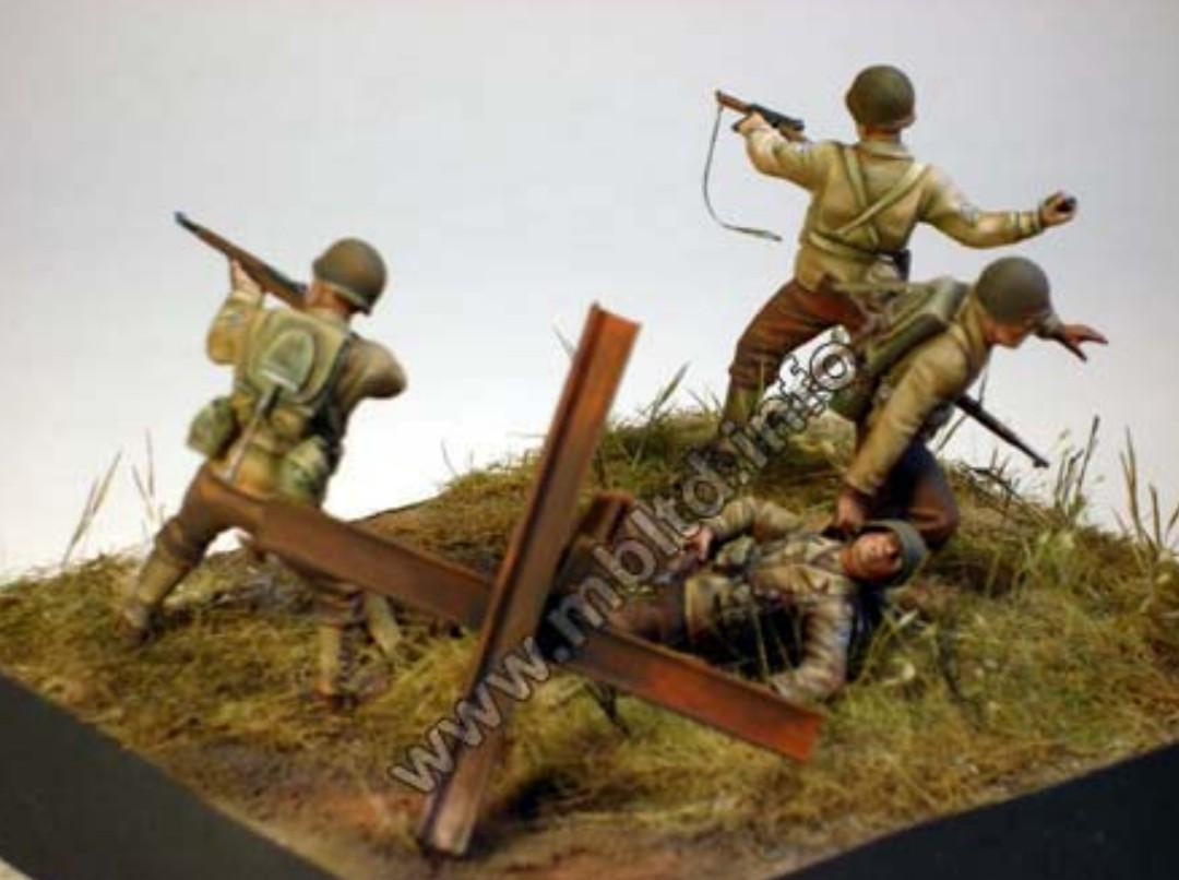1/35 Master Box #3521 U.S. Infantry, July 1944 c/w 4 Figures (WWII 2nd ...