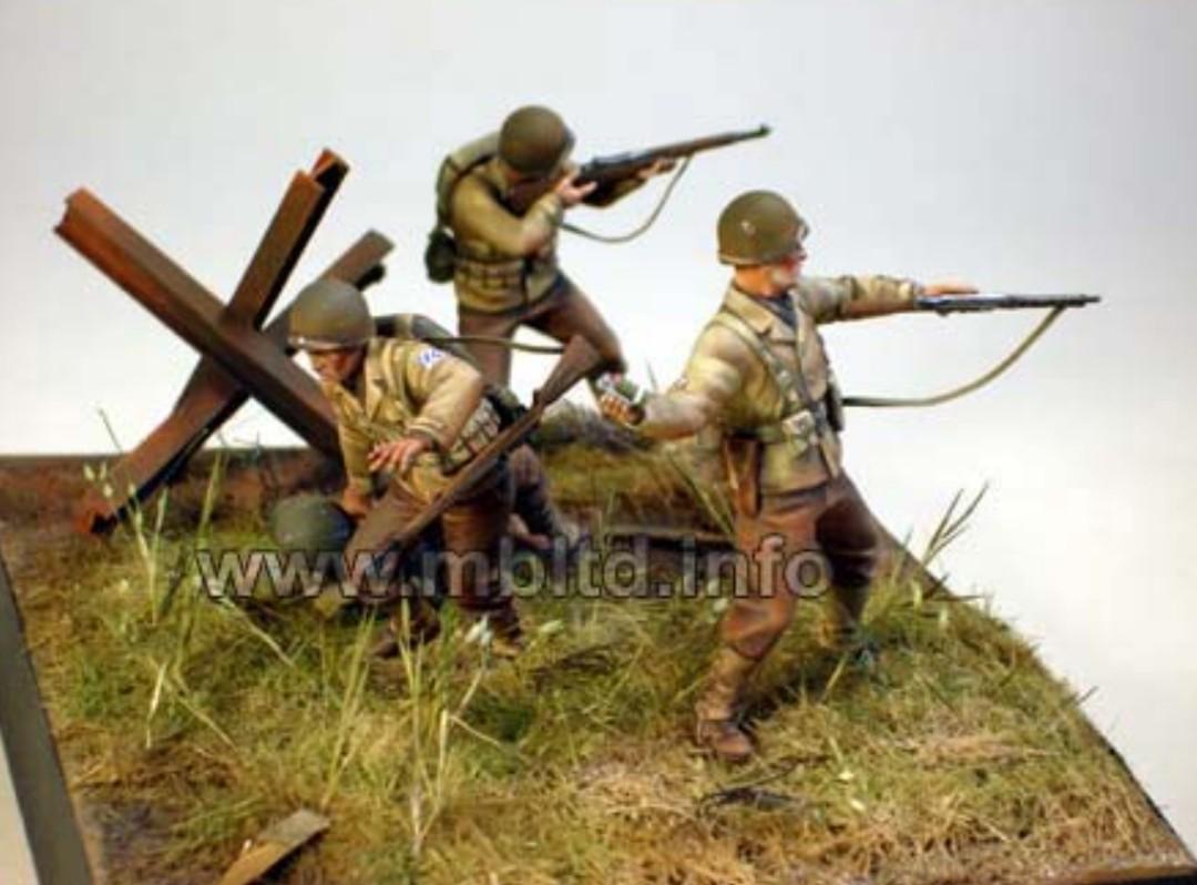 1/35 Master Box #3521 U.S. Infantry, July 1944 c/w 4 Figures (WWII 2nd ...