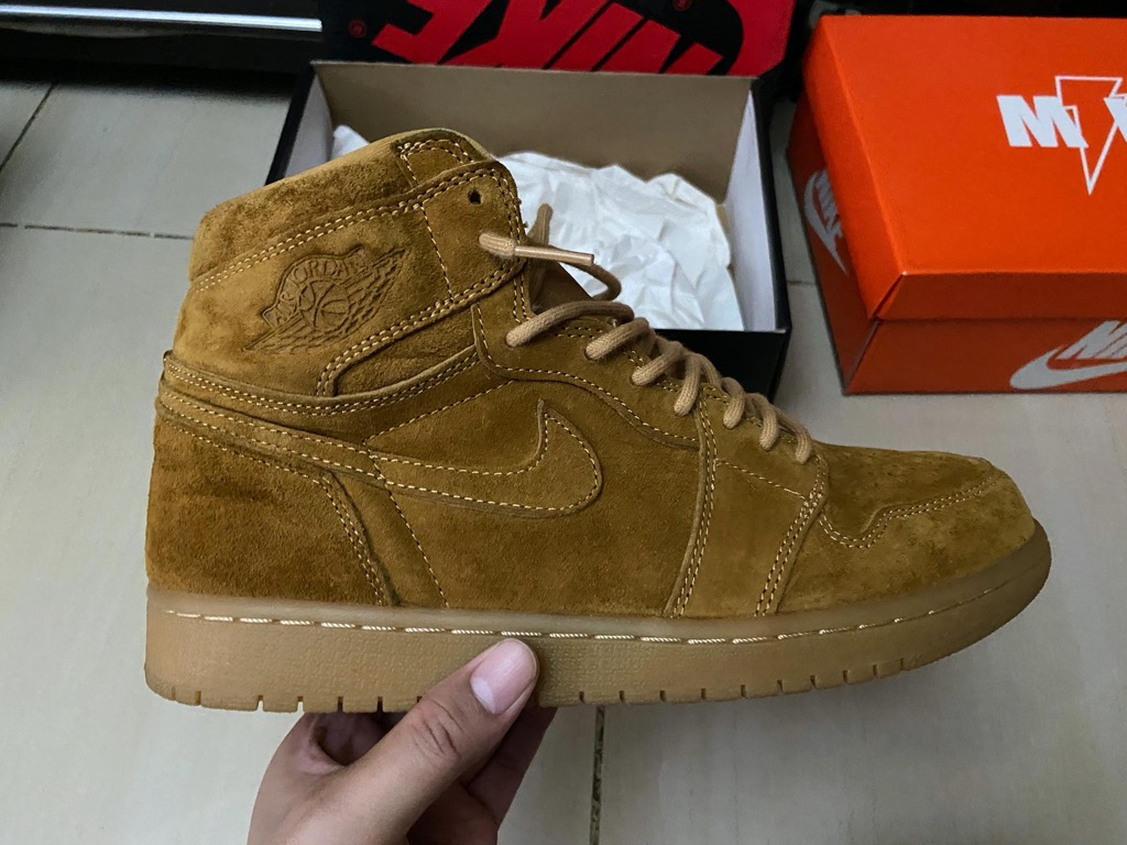 Jordan 1 Retro High harvest gold, Men's Fashion, Footwear, Sneakers on ...