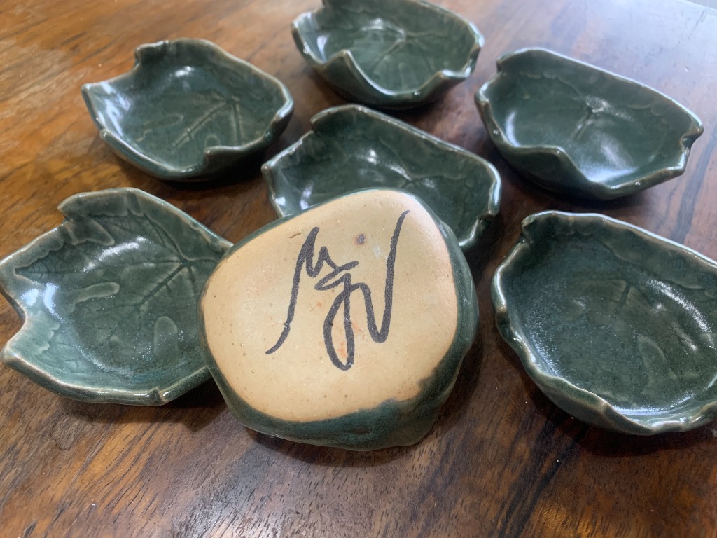 Ugu Bigyan pottery: set of 7 maple leaf sauce dishes, Hobbies & Toys ...