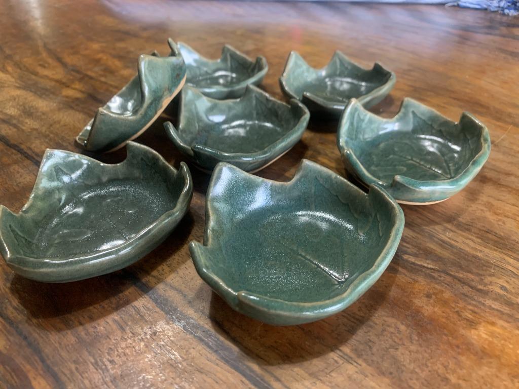 Ugu Bigyan pottery: set of 7 maple leaf sauce dishes, Hobbies & Toys ...