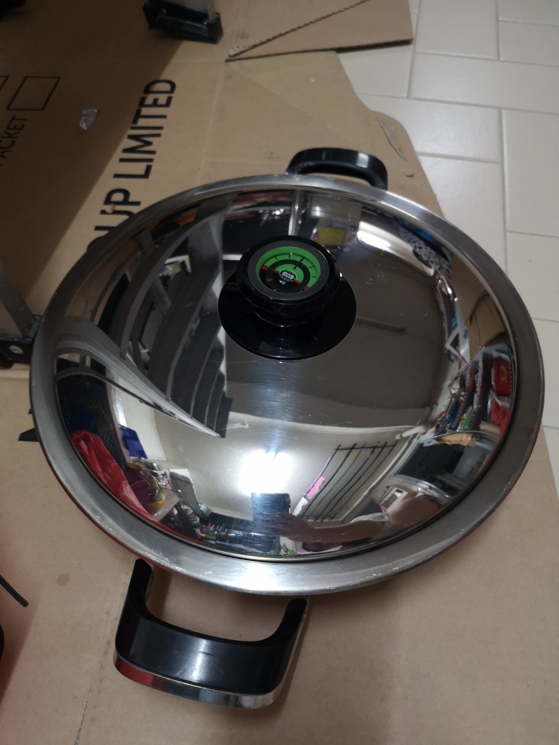 AMC Wide Pan with Lid, Home Appliances, Kitchenware on Carousell