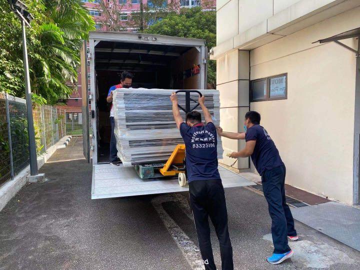 BEST HOUSE MOVING SERVICES SINGAPORE 🇸🇬 Professional 14ft lorry movers pls call 83325196 ...