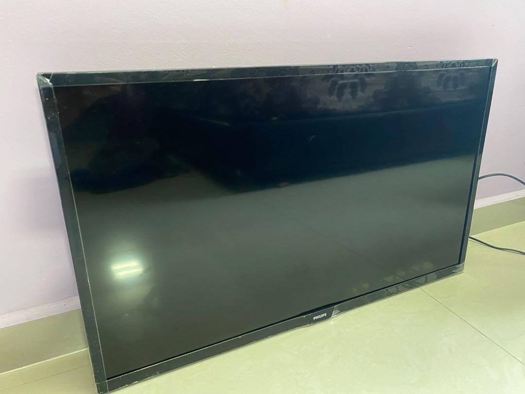 Philips 32 inch LCD TV, TV & Home Appliances, TV & Entertainment, TV on ...