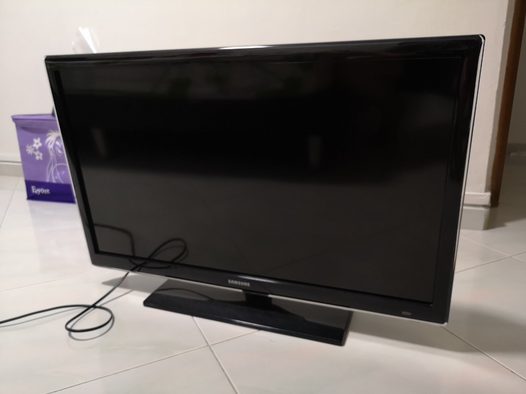 Samsung 32 inch series 4 smart led Tv, TV & Home Appliances, TV ...