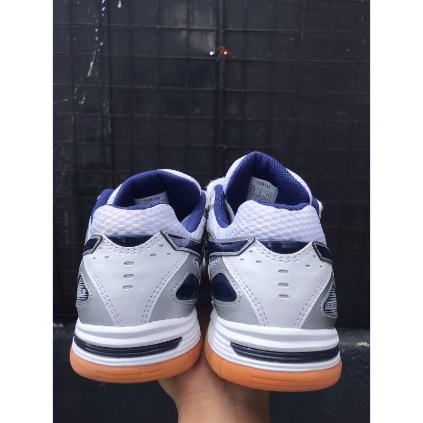 Asics Rote rivre fl 5 classic, Men's Fashion, Footwear, Sneakers on ...