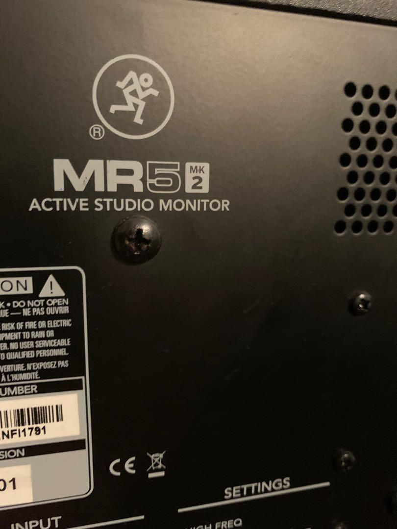 Speakers ( MR5 MK2) amazing sound- nice wood desk , TV & Home ...