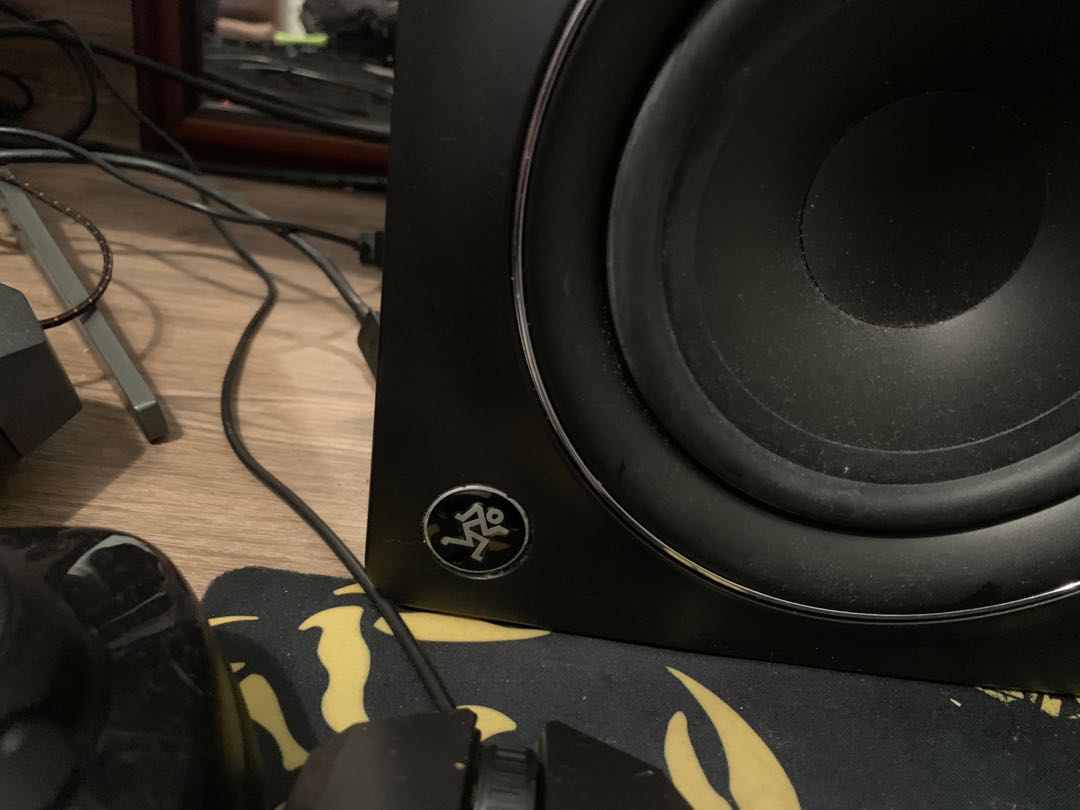 Speakers ( MR5 MK2) amazing sound- nice wood desk , TV & Home ...