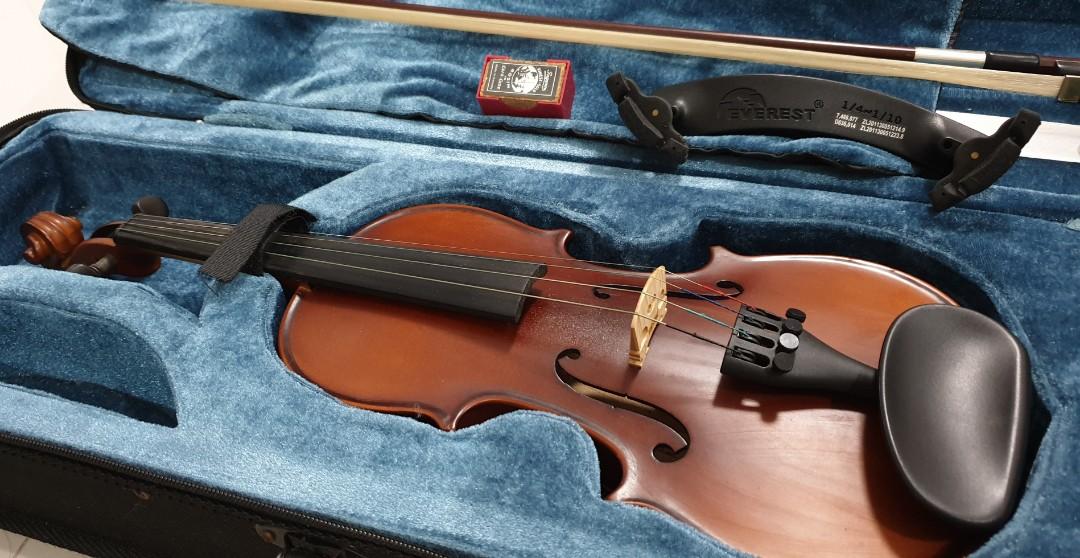 Eurostring Violin 100 size 1/4, Hobbies & Toys, Music & Media, Musical ...