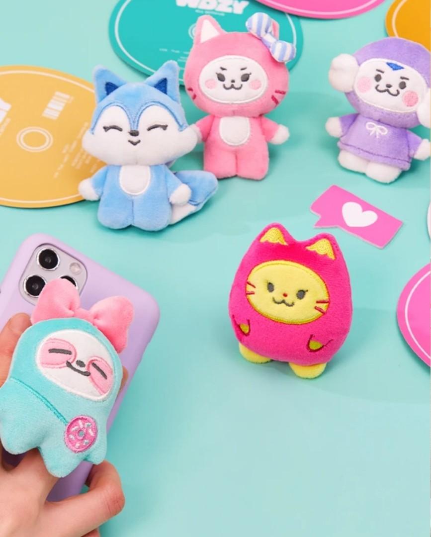 Line friends WDZY ITZY official Merch, Hobbies & Toys, Memorabilia ...