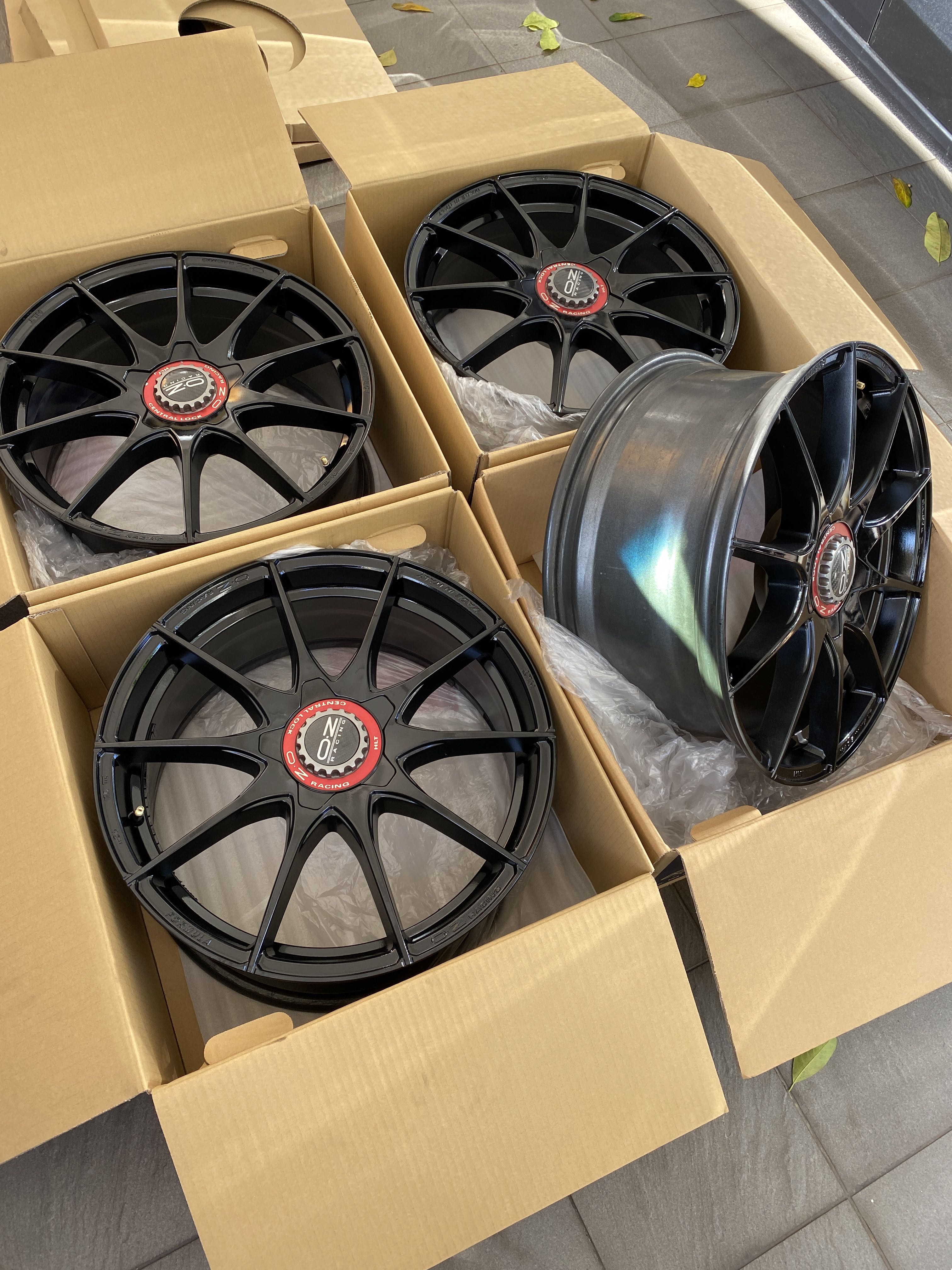 19 inch Original OZ Racing Formula HLT 5H, Car Accessories, Tyres ...