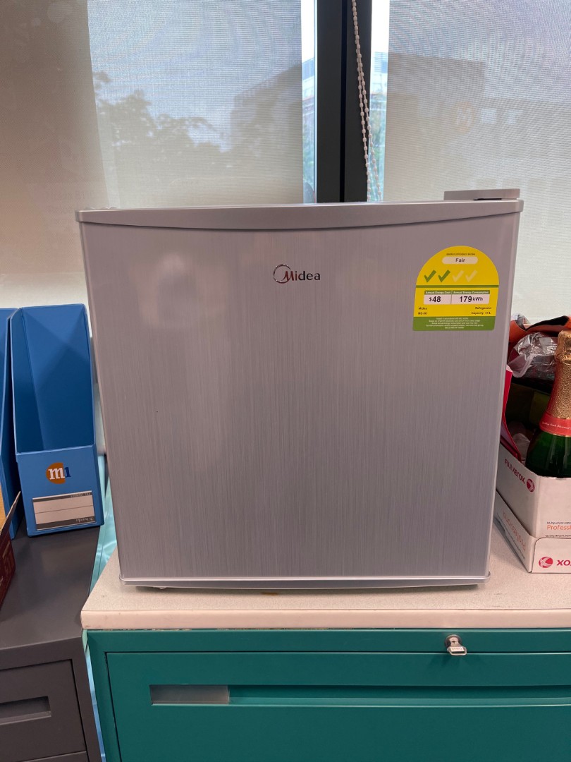Midea Mini Bar Fridge, TV & Home Appliances, Kitchen Appliances ...