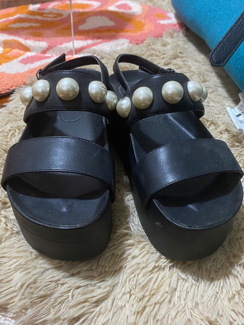 pearl platform slide wedges, Women's Fashion, Footwear, Heels on Carousell