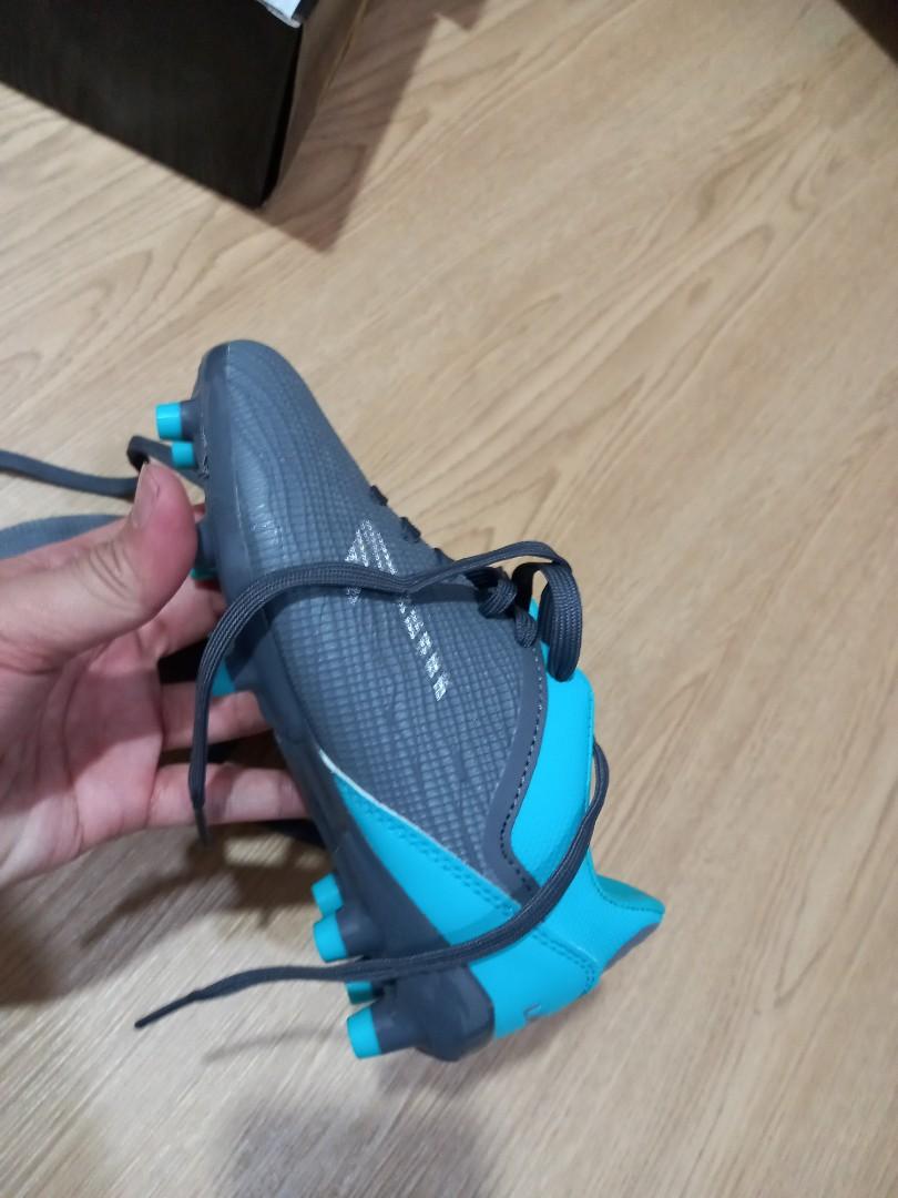 Line 7 Soccer Boot, Babies & Kids, Babies & Kids Fashion on Carousell