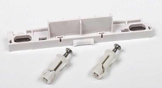 Roca 換廁所板配件，原裝Roca廁所配件一套不連廁所板, 傢俬＆家居, 其他, 掛鉤和衣架 - Carousell