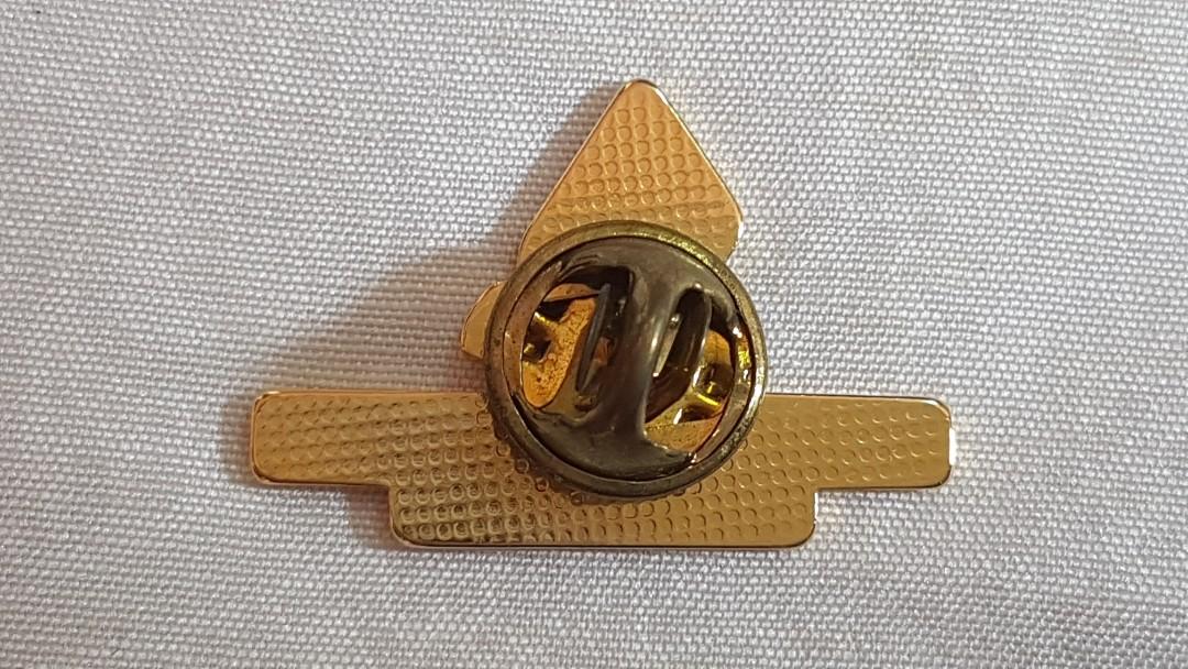 Singapore Airlines SIA Engineering Company Badge Pin, Hobbies & Toys ...