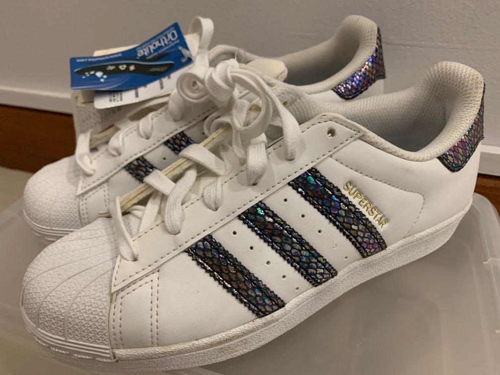 Adidas Sneaker Hi-res Stock Photography And Images Page, 40% OFF