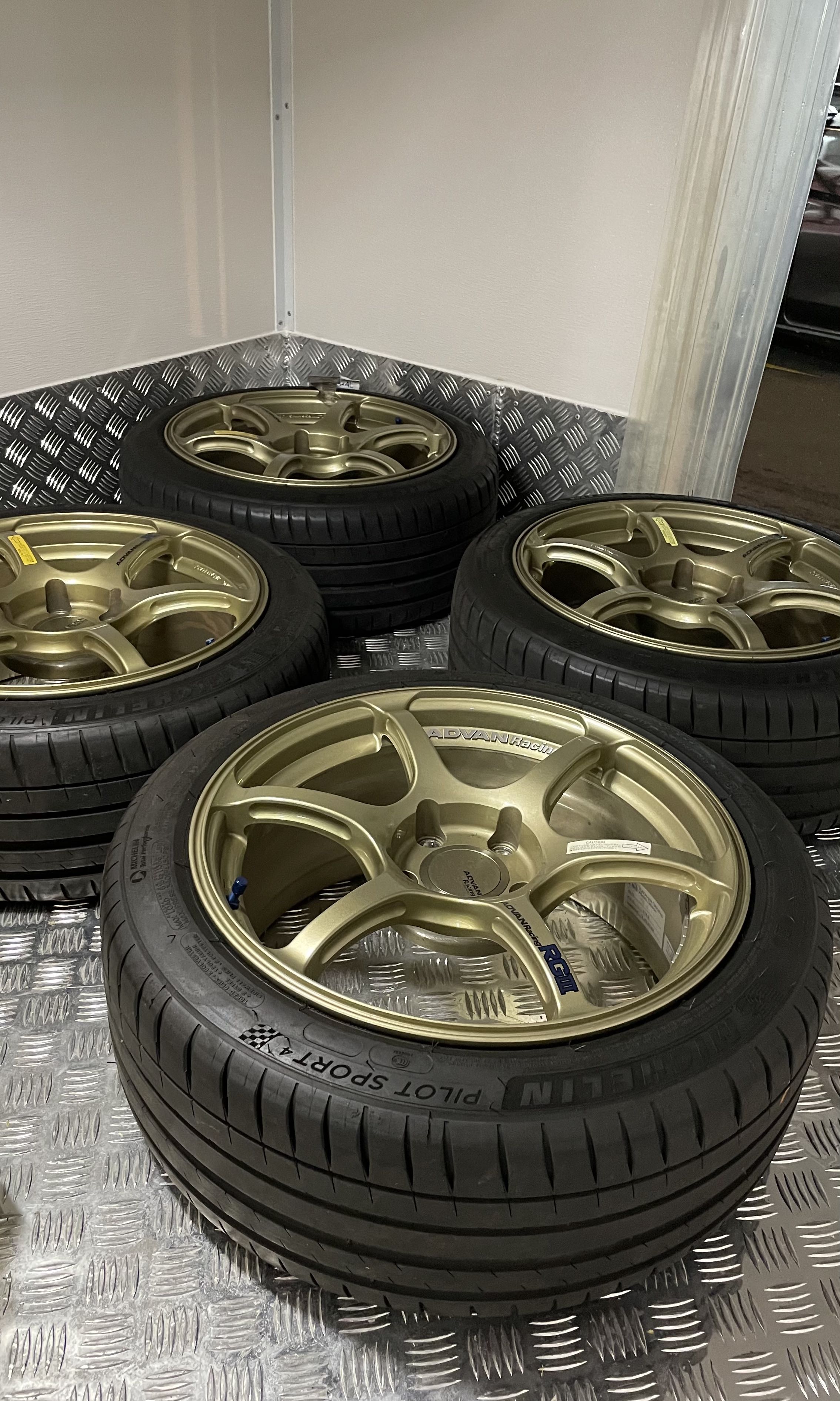 Advan RG3 Genuine 17x8J ET38 wheels/rims (Racing Gold), Car Accessories ...