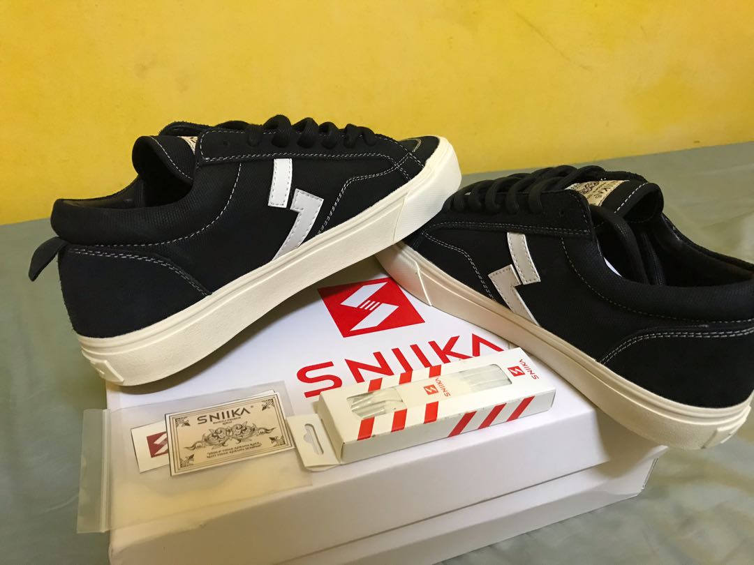 SNIIKA KELASIK ( saiz 40 ), Men's Fashion, Footwear, Sneakers on Carousell