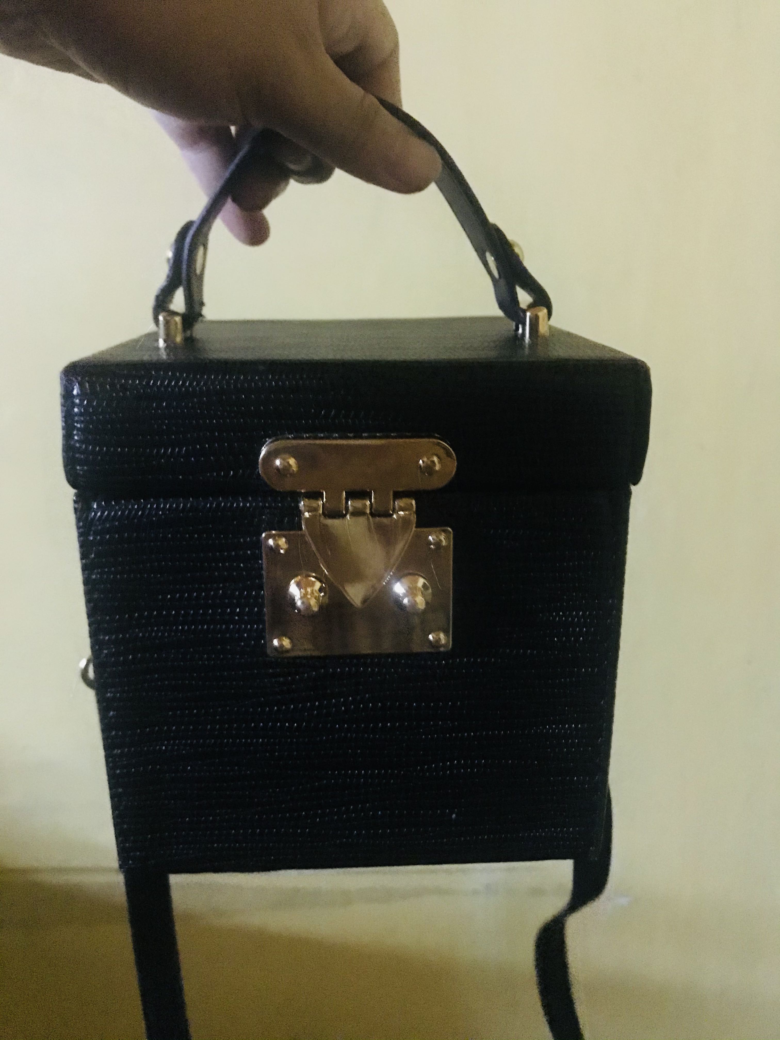 Vintage Box Sling Bag, Women's Fashion, Bags & Wallets, Cross-body Bags ...