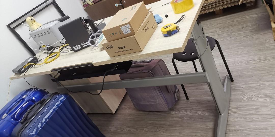 Linak executive office desk (electronic height adjustable) with drawers ...