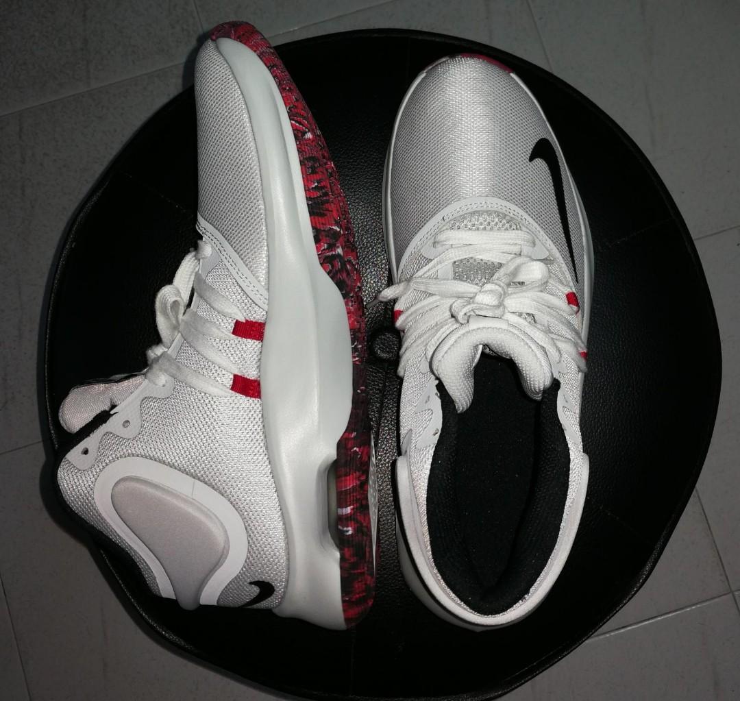 Nike Air versatile IV, Men's Fashion, Activewear on Carousell
