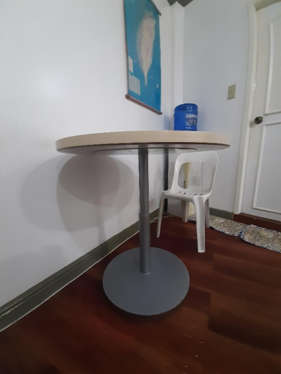 Round Table (Japan Surplus) with free 4 pcs uratex monoblock chair ...
