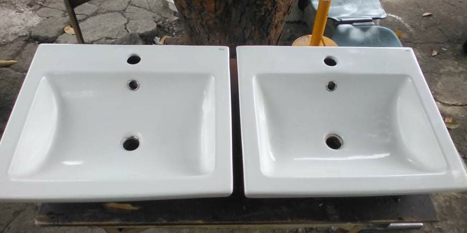 Table top lavatory and Lavatory with Pedestal, Furniture & Home Living ...