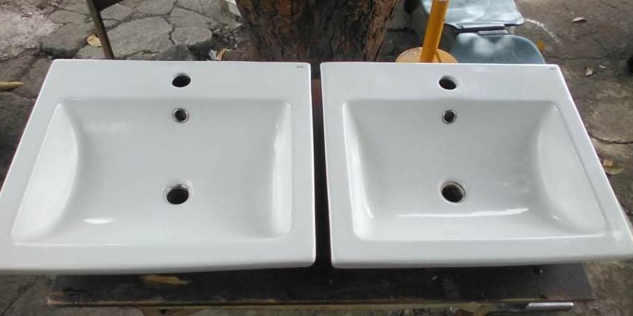 Table top lavatory and Lavatory with Pedestal, Furniture & Home Living ...