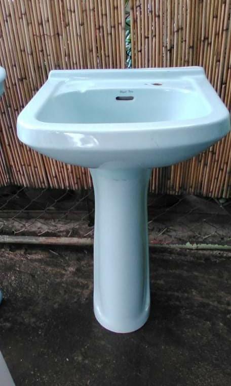Table top lavatory and Lavatory with Pedestal, Furniture & Home Living ...