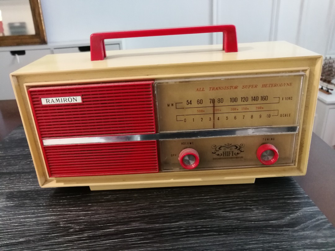 Vintage retro Japan radio. Not working.great display, Vintage ...