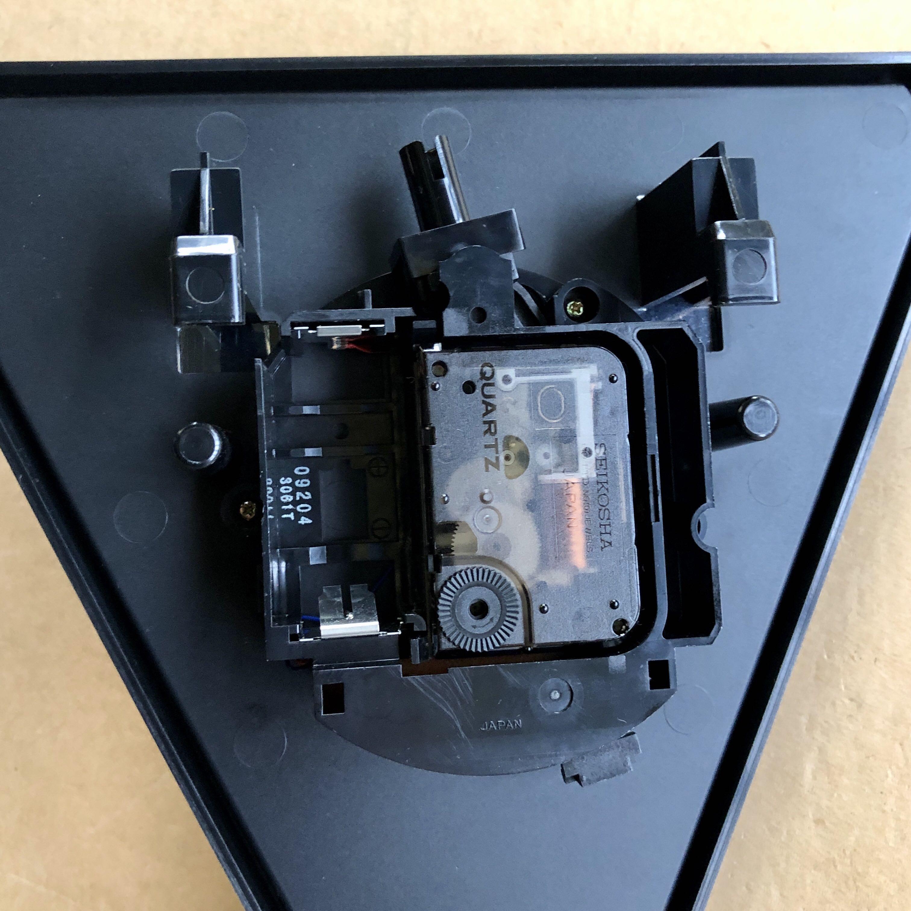 SEIKO Pendulum Triangle Wall Clock - Vintage - Rare 搖擺鐘, 興趣及遊戲, 收藏品及紀念品 ...