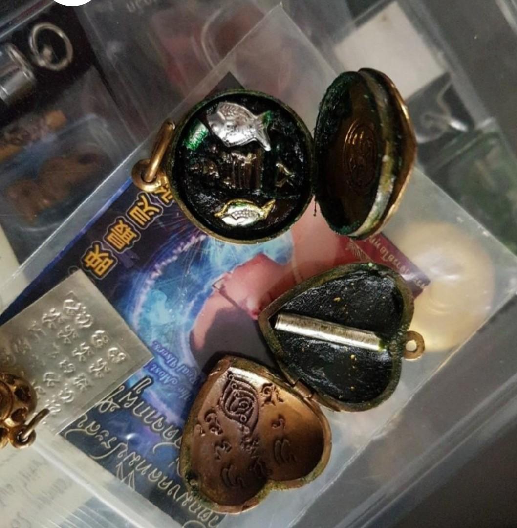 Clearance amulets of Phra Arjarn O, Phetchabun, Hobbies & Toys, Memorabilia & Collectibles ...