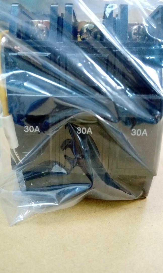 順山牌 BH型無熔絲開關 3P, 電視及其他電器 , 轉換器及插頭在旋轉拍賣