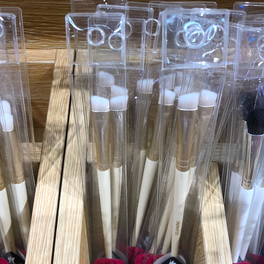 Gk creamy white spooly brush, Beauty & Personal Care, Face, Makeup on ...