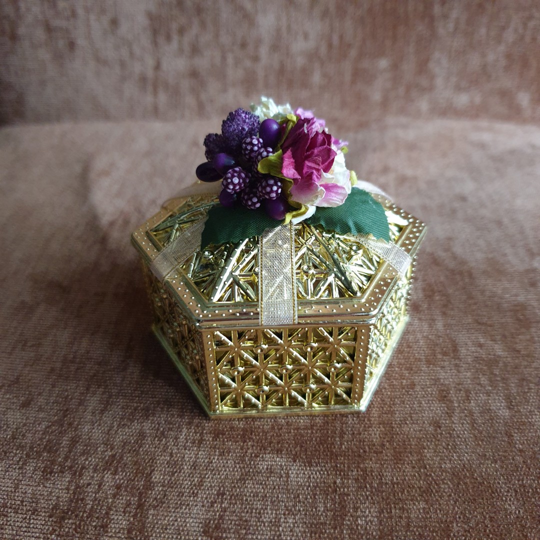 Bunga rampai/ Bunga Rampai holder, Hobbies & Toys, Stationery & Craft ...