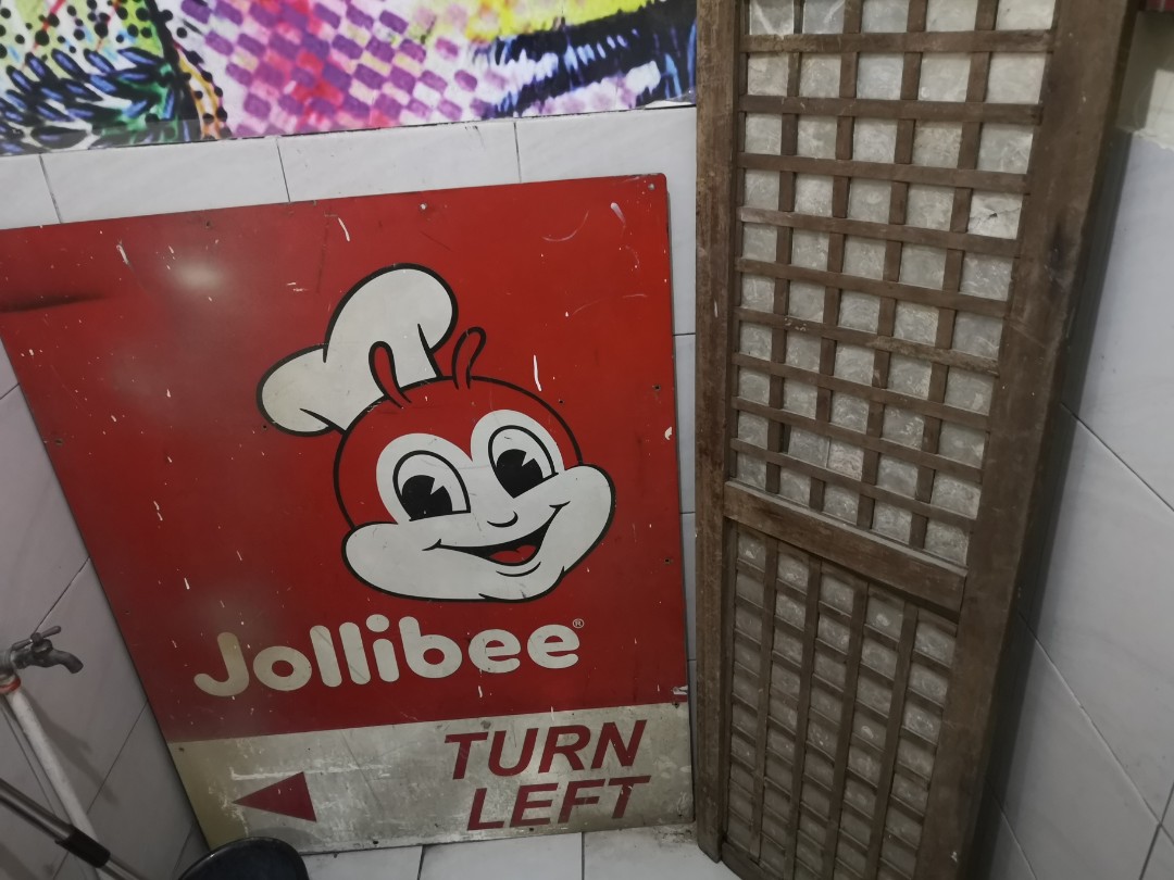 Huge Jollibee signage very HEAVY, Hobbies & Toys, Memorabilia ...