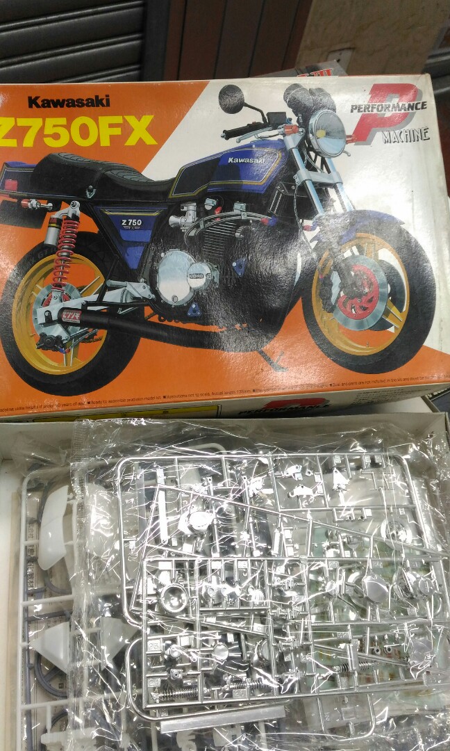 Kawasaki Z750FX 1/12 aoshima Tamiya, 興趣及遊戲, 玩具 & 遊戲類 - Carousell