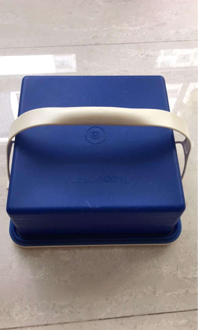 Tupperware cake carrier, Furniture & Home Living, Kitchenware ...