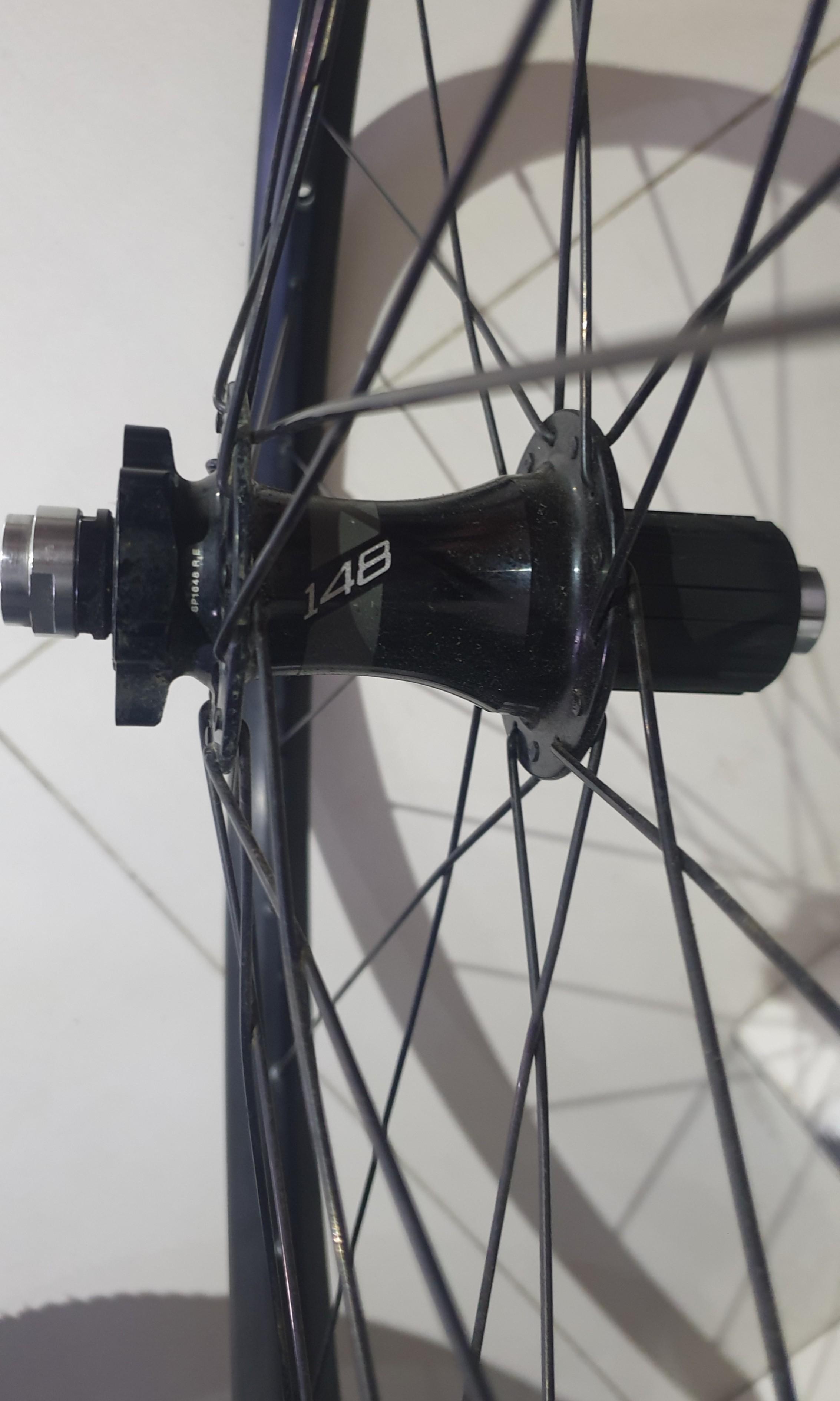 ROVAL TRAVERSE Rims With Roval Hubs, Sports Equipment, Bicycles & Parts ...