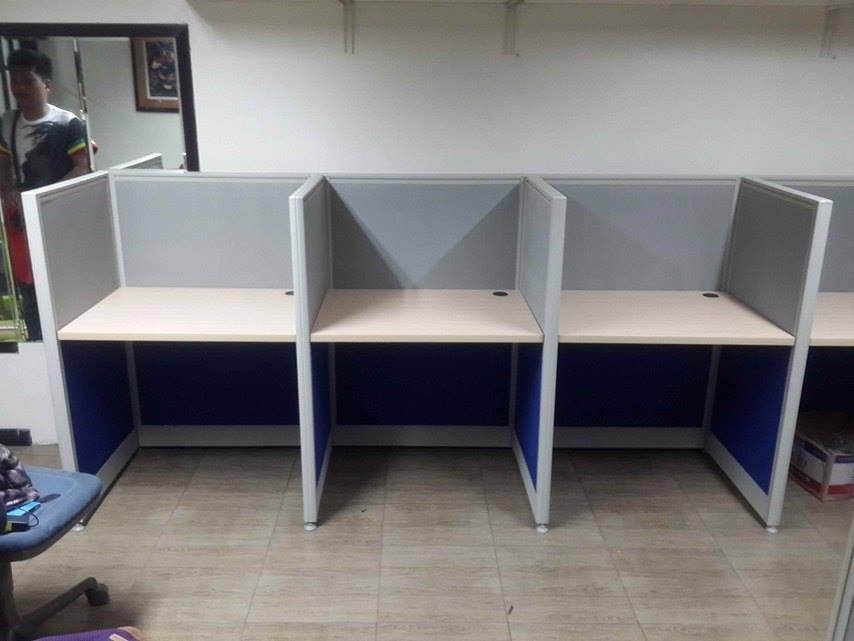 WORKSTATION CUBICLE TABLE OFFICE PARTITIONS, Furniture & Home Living ...