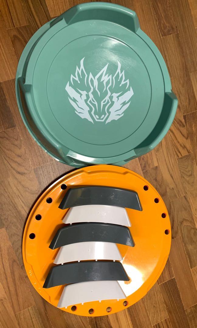 2 Beyblade battle stadiums + 10 beyblade launchers + 8 beyblades + 1 ...