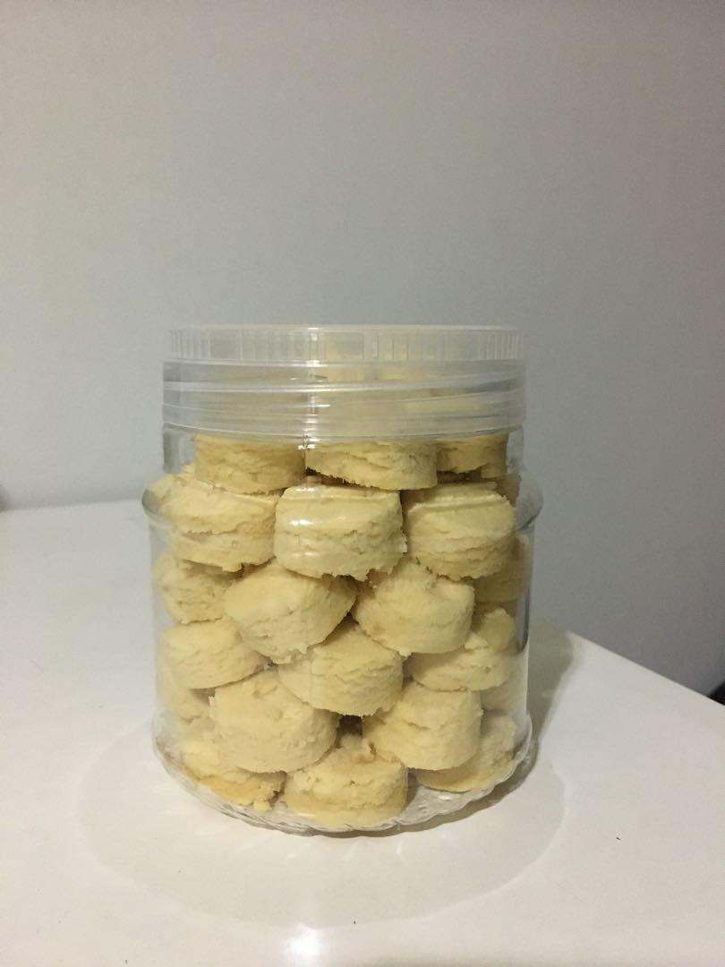 Almond sugee cookies, Food & Drinks, Homemade Bakes on Carousell