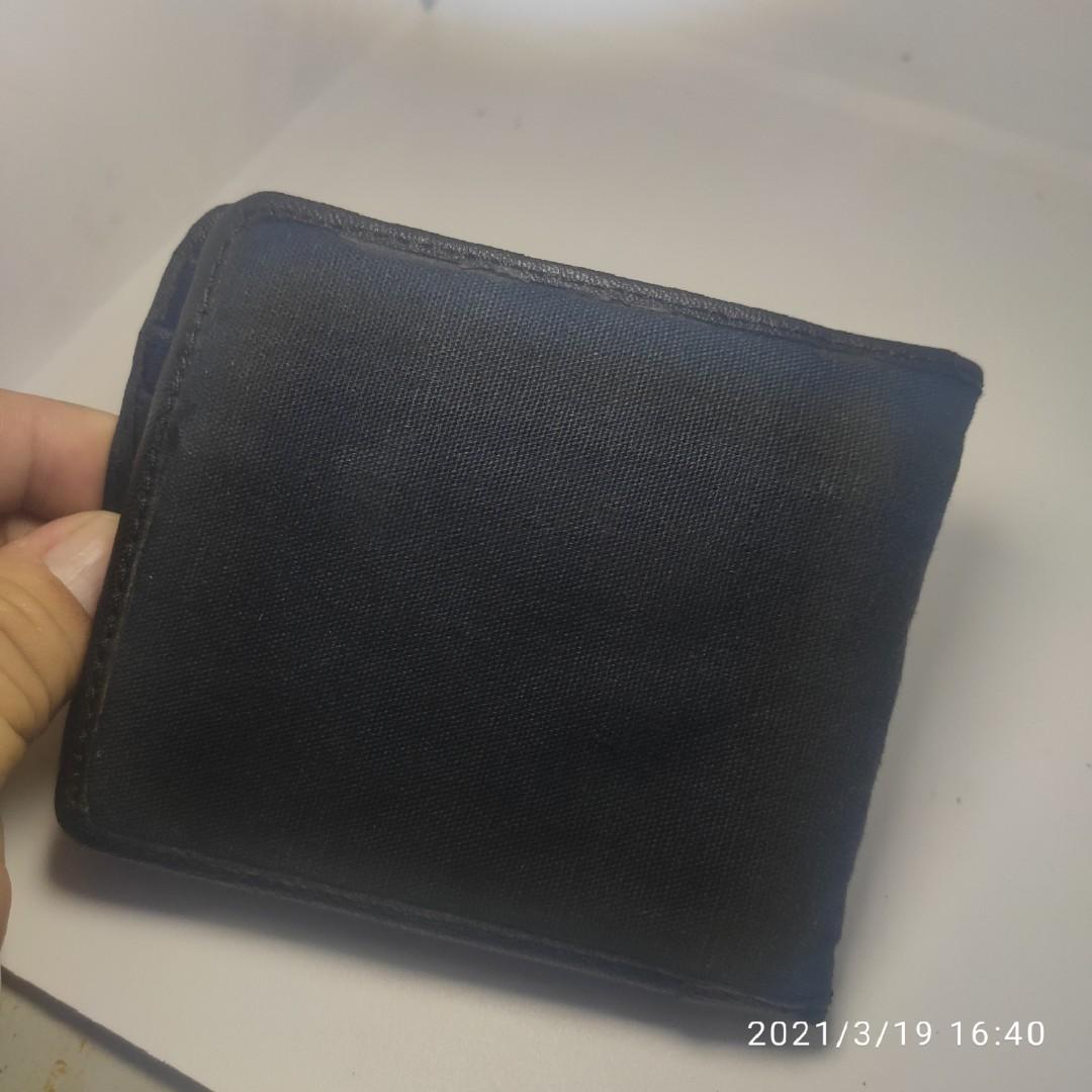 Dompet eiger, Fesyen Pria, Tas & Dompet , Dompet di Carousell