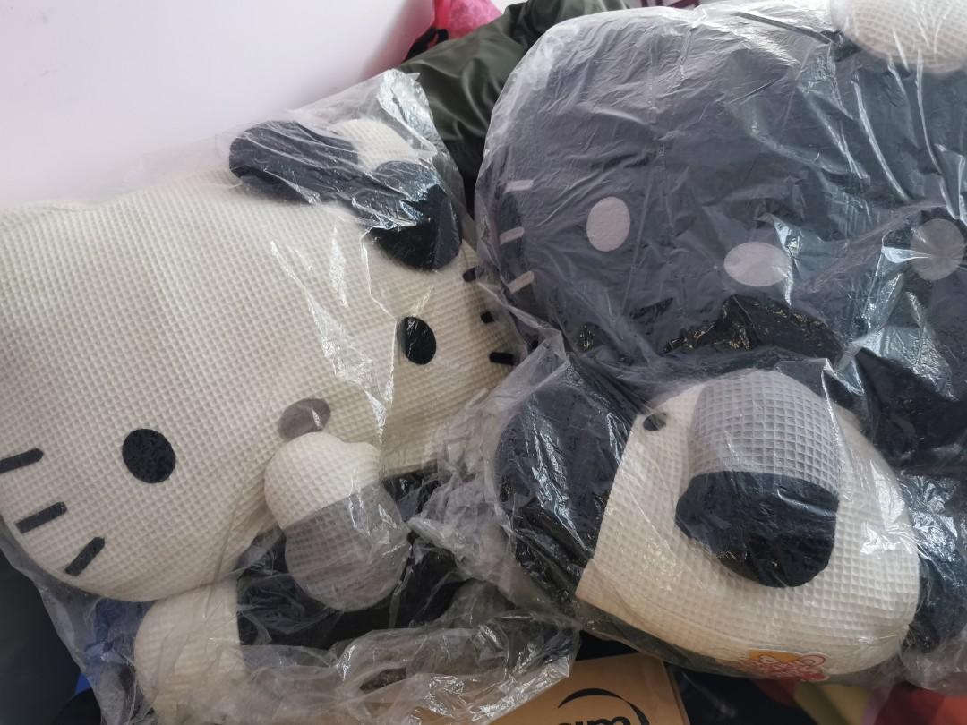 Hello kitty black and white Sanrio character prize, 興趣及遊戲, 玩具 & 遊戲類 ...