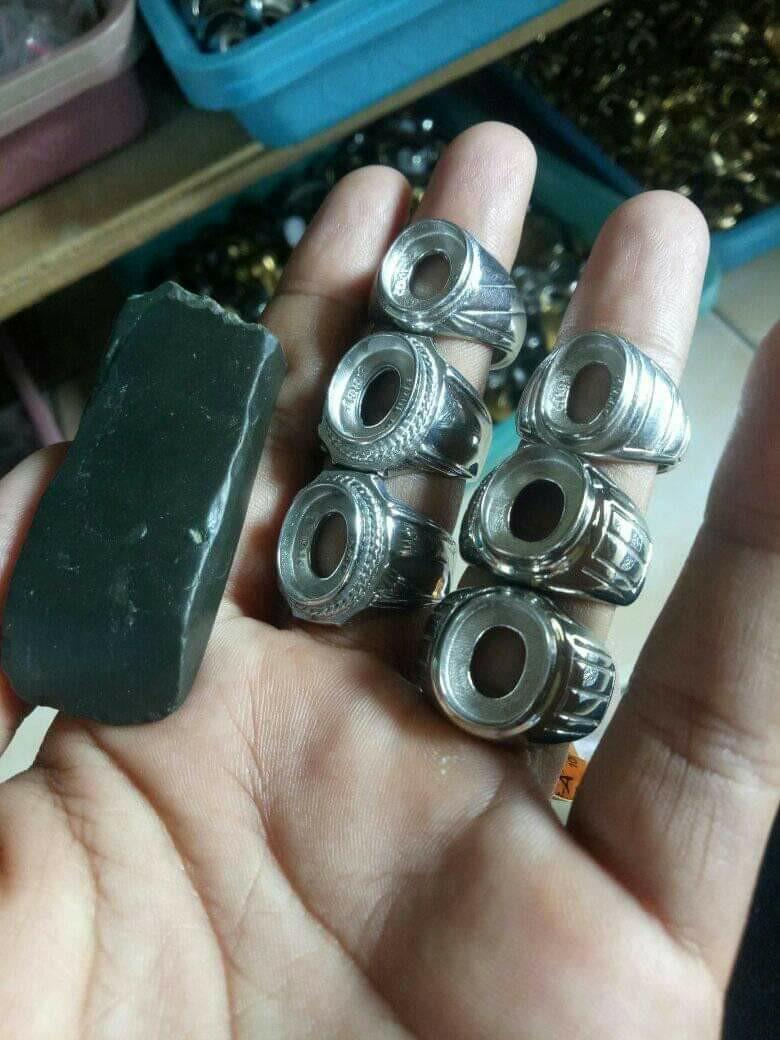 Lightning Stone. Batu Petir / Gigi Petir, Everything Else on Carousell