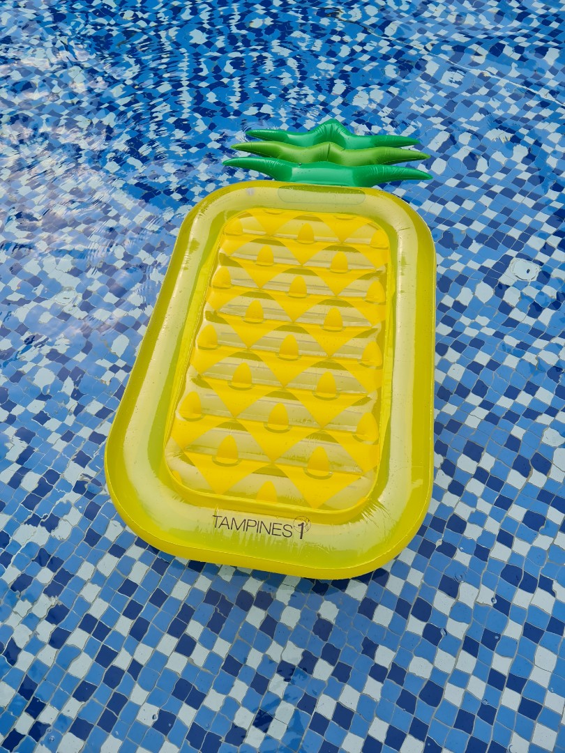 Pineapple giant Jumbo Inflatable pineapple fruit Float. Swimming pool ...