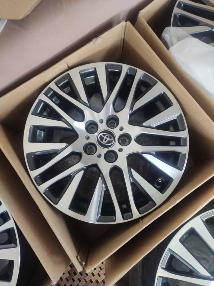 Rim ori Toyota Vellfire Alphard 18, Auto Accessories on Carousell